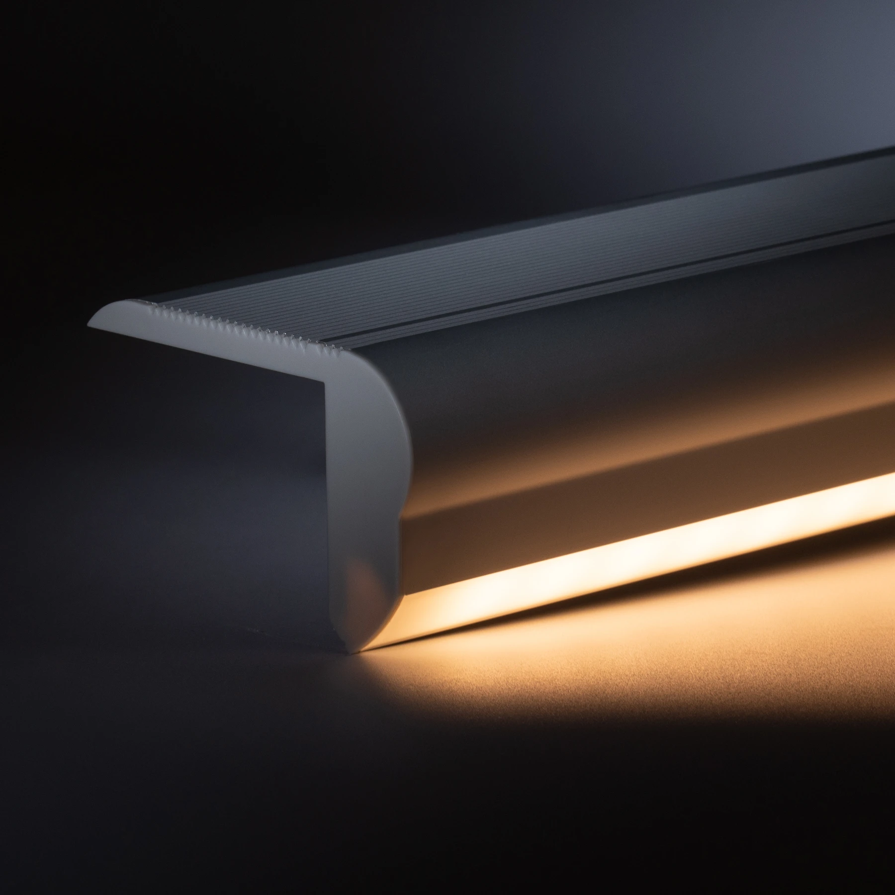LED Leiste Treppe | indirekte Treppenbeleuchtung mit Leisten