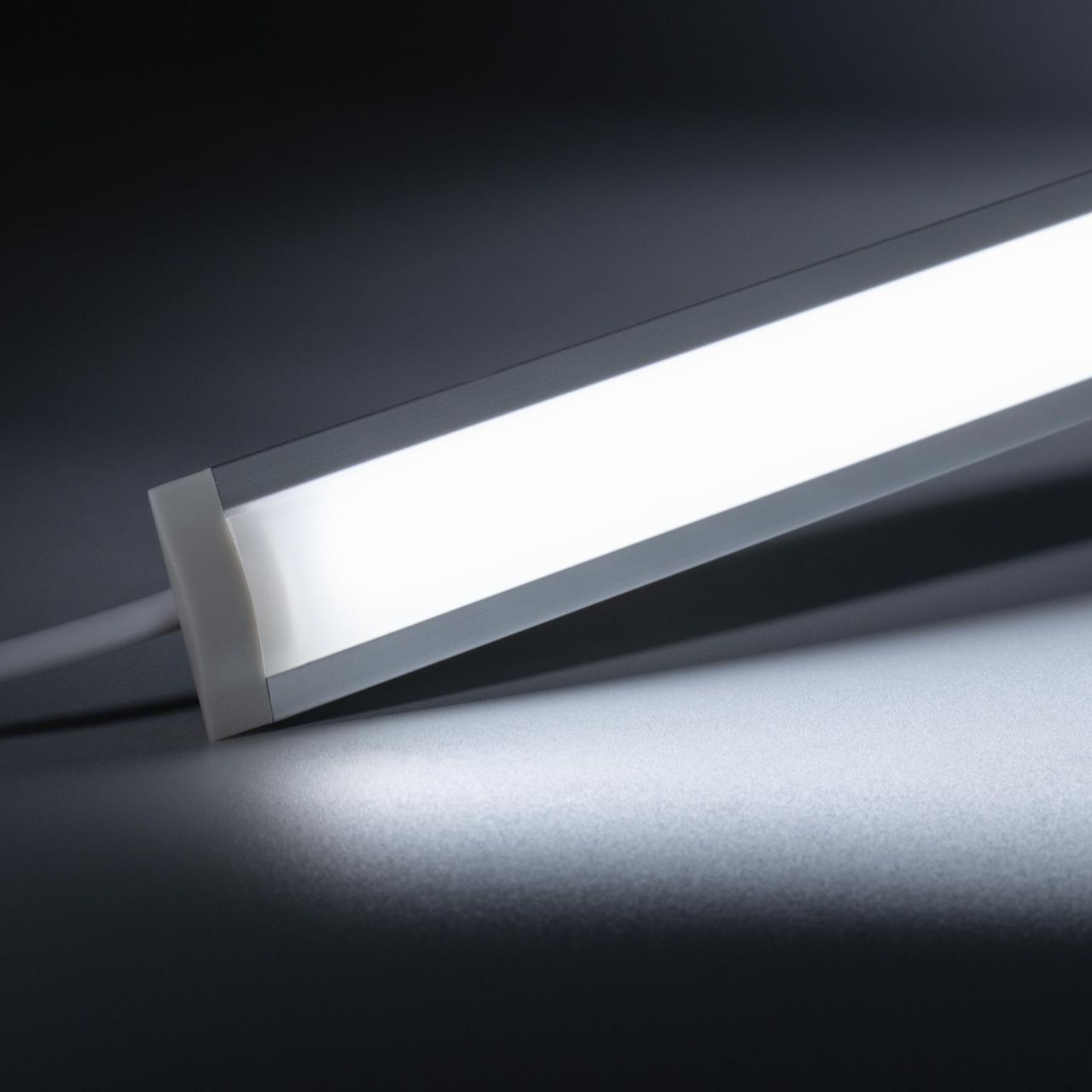 24V Aluminium Einbau LED Leiste schmal – weiß – diffuse | leds24.com